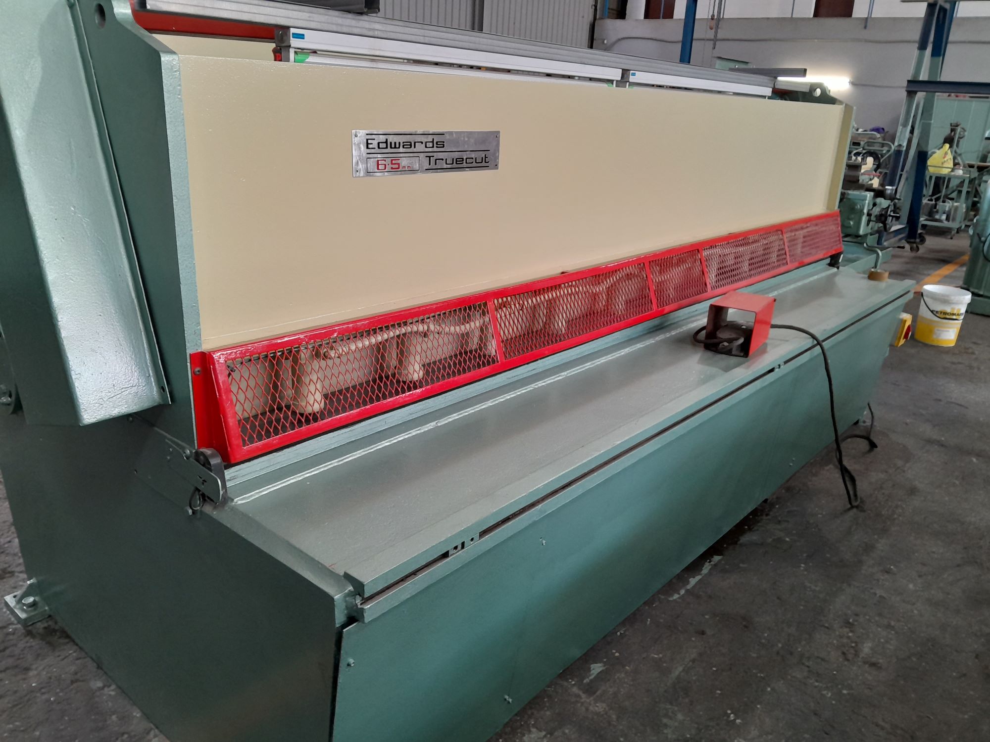 Edwards 6.5 x 3000 guillotine for sale R140 000 – MACHINE MARKET SA